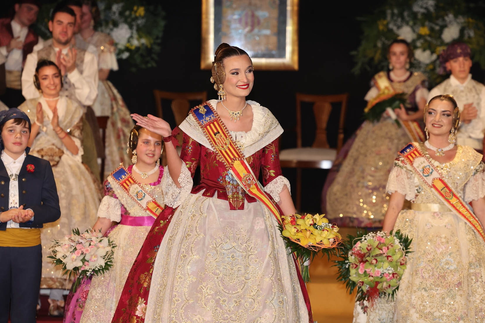 Berta Peiró y el aderezo Valentia regalo de su agrupación - Art-antic Aderezos de oro y plata ...