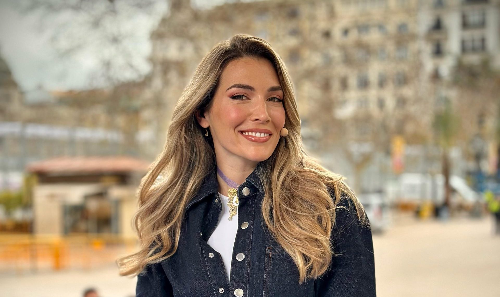 El guiño de Alex Blanquer a la indumentaria valenciana en À Punt - Art ...